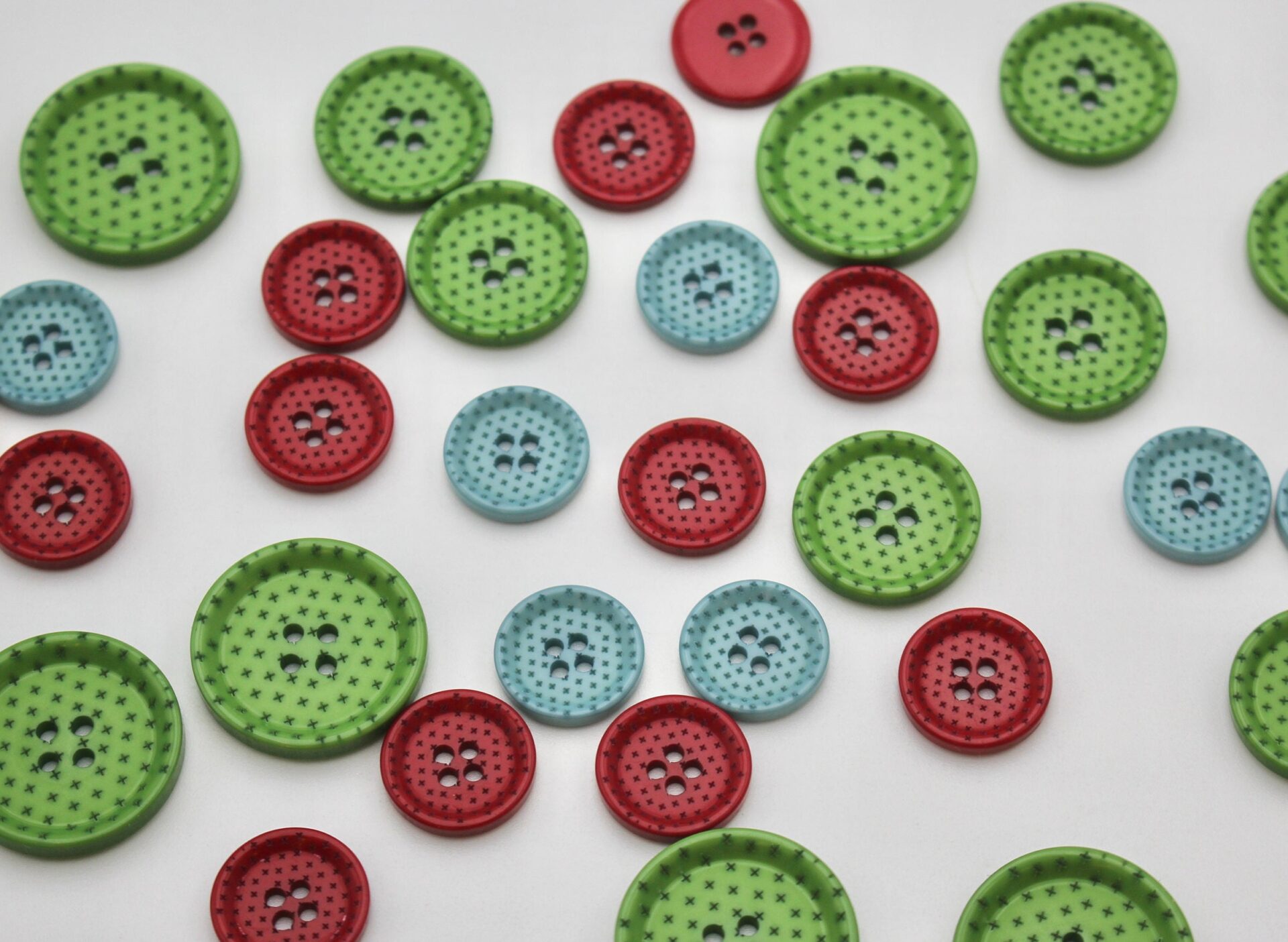 Ridge Edge Cross Engraved Buttons -18mm - Dot To Dot Studio