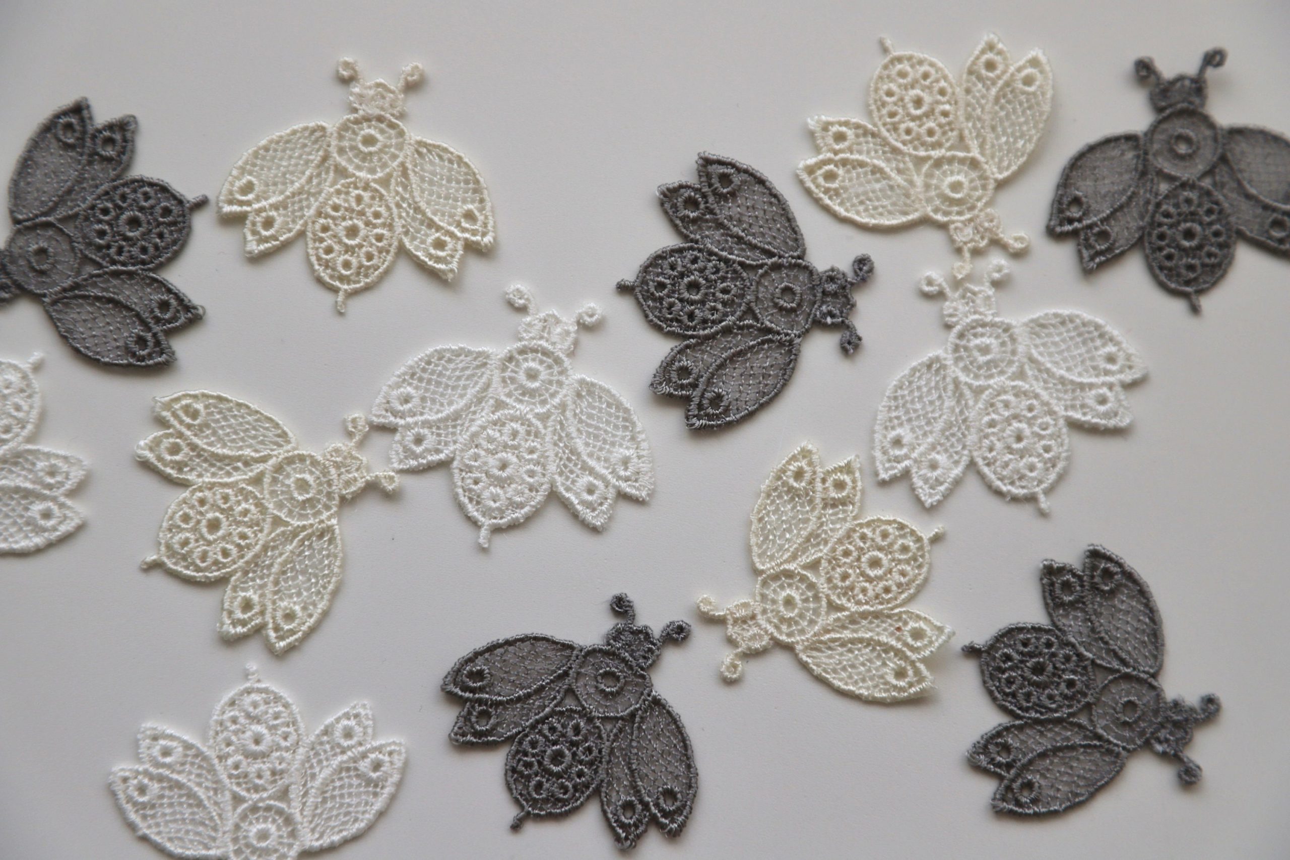 Lace Bee Motifs - Dot To Dot Studio