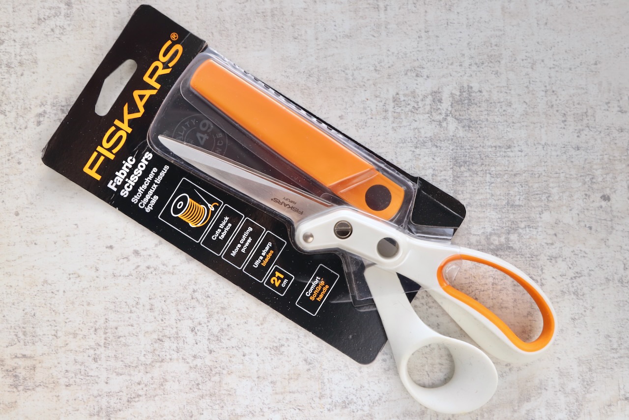 Fiskars Amplify Fabric Scissors - 21cm | Dot To Dot Studio
